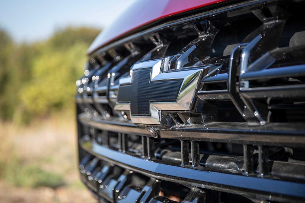 Full-Size Adventurers: 2025 Chevrolet Suburban and Tahoe SUVs | First ...